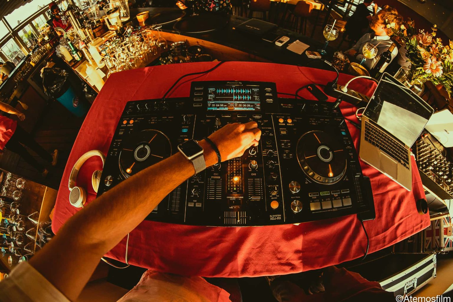 Comment choisir son matériel DJ quand on est débutant ? - Deviens DJ